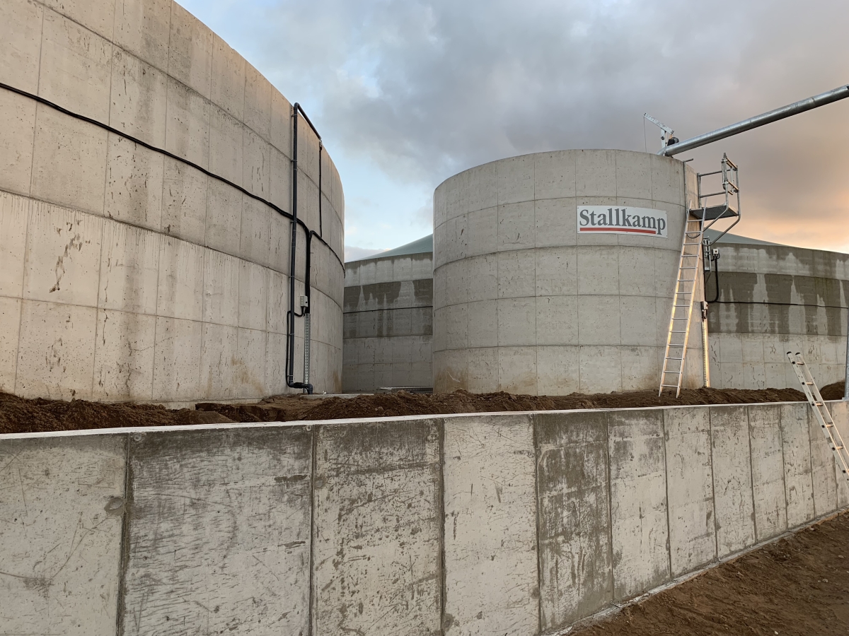 Emissions Roof for Liquid Manure Storage - Erich Stallkamp ESTA GmbH